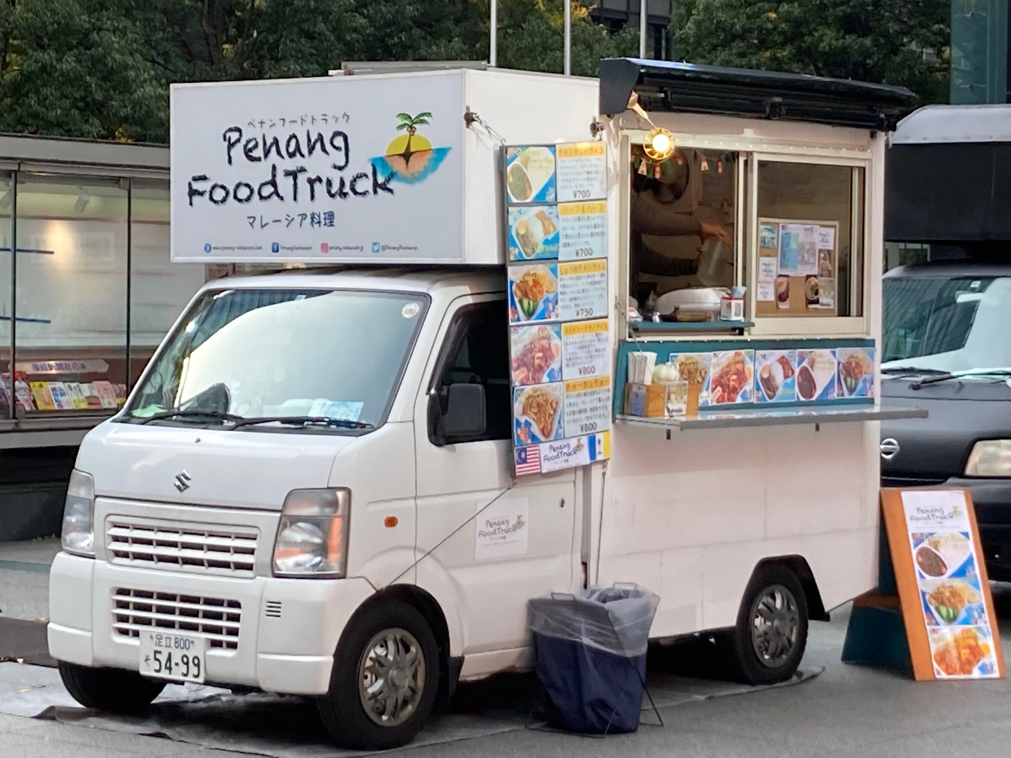 キッチンカーのタペストリー取り付け方・サイズ・値段を解説！集客力アップできるデザインも紹介します！ - ケータバンク株式会社 - キッチンカー ...